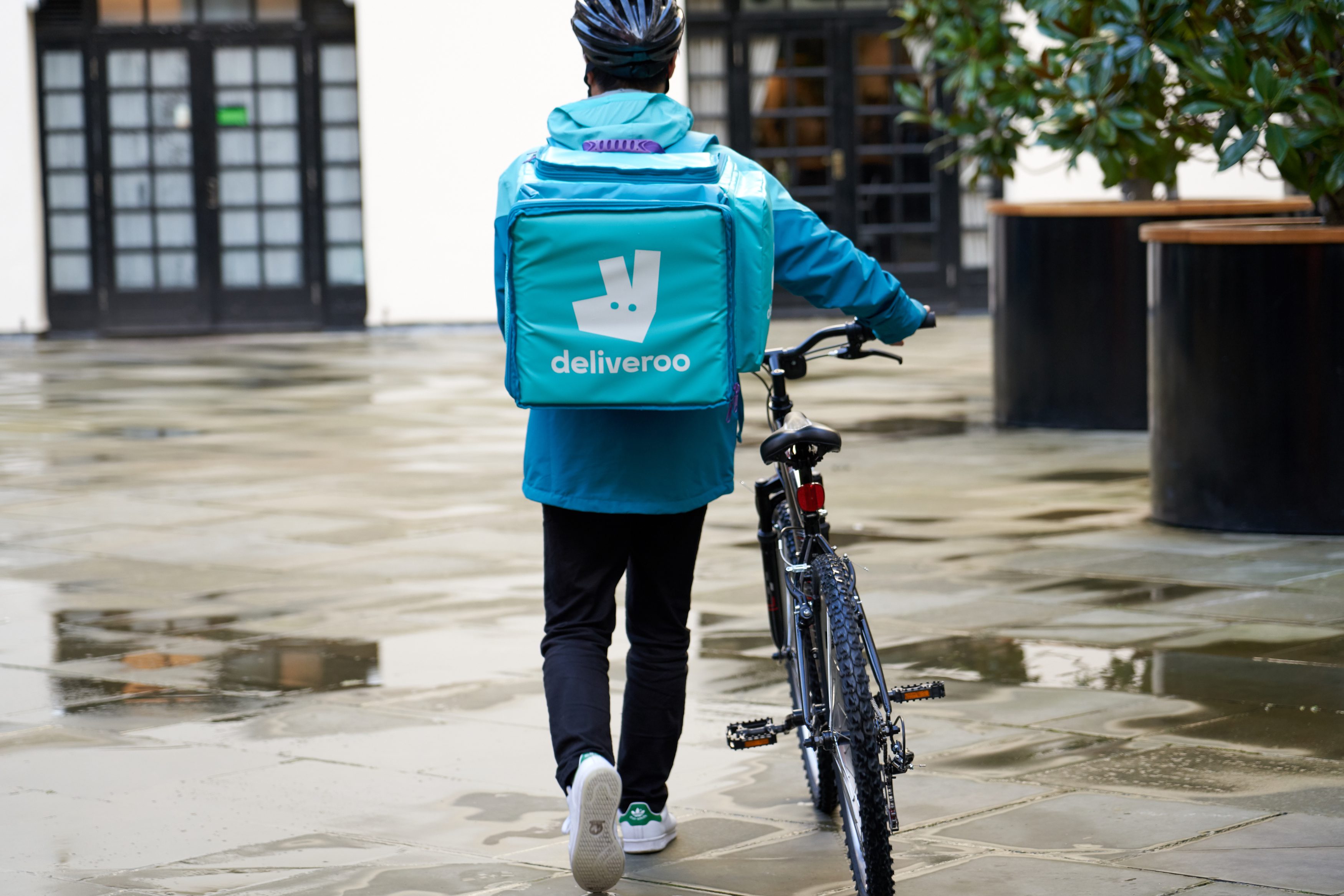 Deliveroo and KFC confirm new partnership | Catering Today